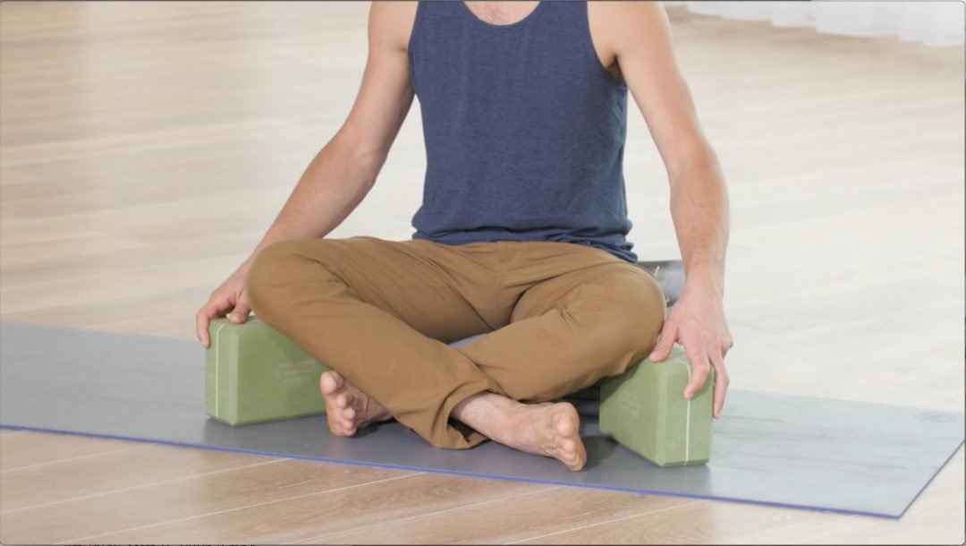find your seat: 3 best seated meditaiton postures - THEYOGIMATT